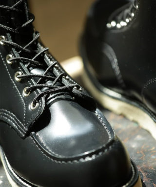 RED WING×FREAK'S STOREより "ガラスレザー"を纏った別注モデルが発売！8848 モックトゥ